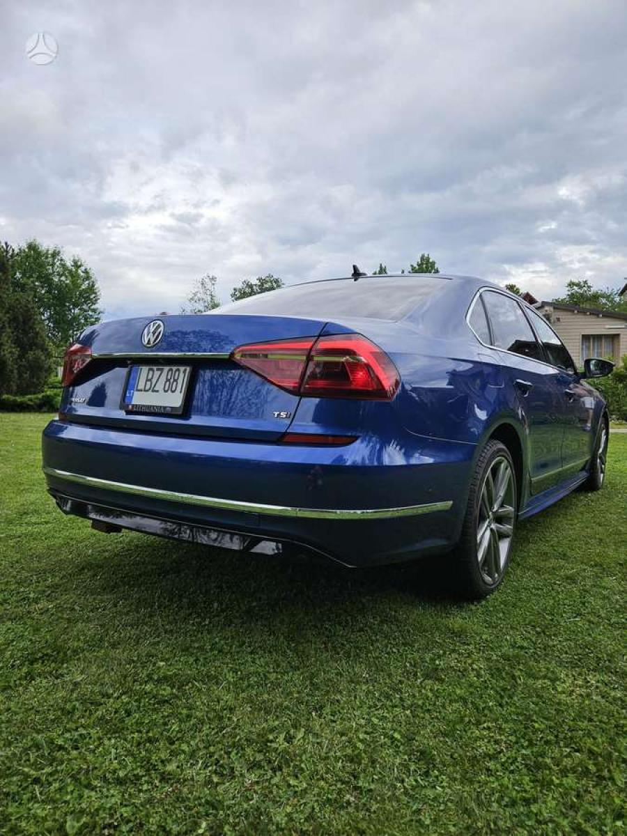 Blue Volkswagen Passat 2017 in Vilnius, with an engine capacity of 1.80 L and mileage of 151 thousand km for 10200 €, photo 9 on AUTOMOTO.COM.LV