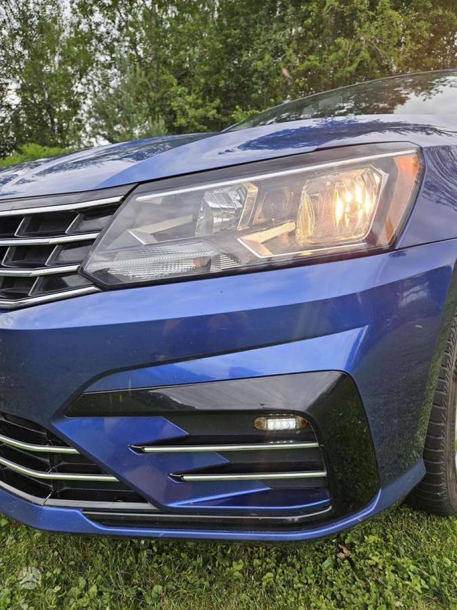 Blue Volkswagen Passat 2017 in Vilnius, with an engine capacity of 1.80 L and mileage of 151 thousand km for 10200 €, photo 17 on AUTOMOTO.COM.LV