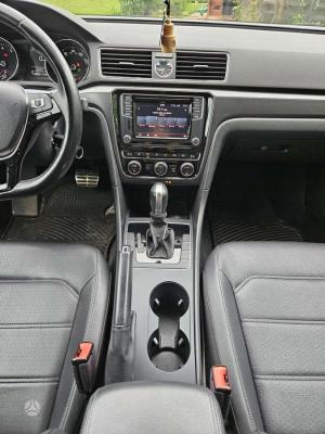Blue Volkswagen Passat 2017 in Vilnius, with an engine capacity of 1.80 L and mileage of 151 thousand km for 10200 €, photo 23 on AUTOMOTO.COM.LV