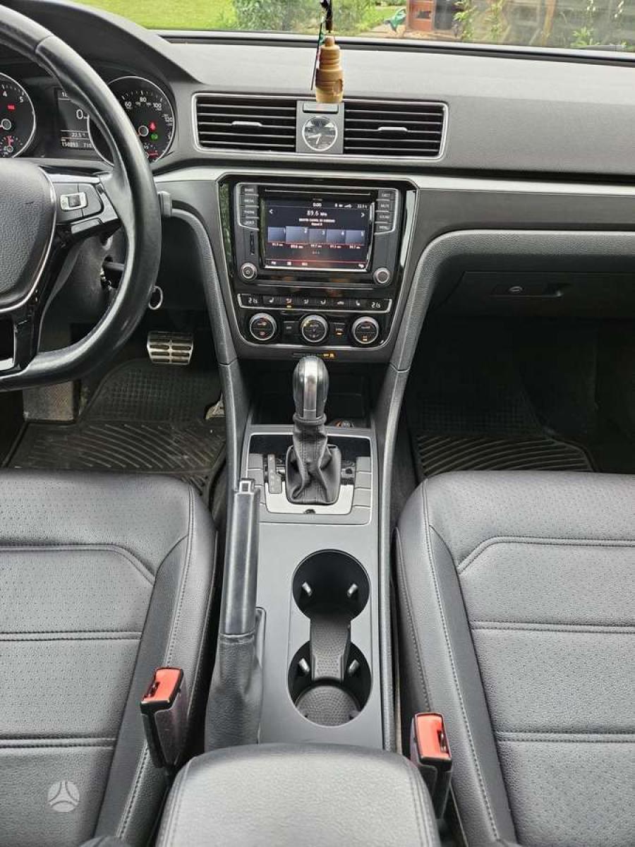 Blue Volkswagen Passat 2017 in Vilnius, with an engine capacity of 1.80 L and mileage of 151 thousand km for 10200 €, photo 23 on AUTOMOTO.COM.LV