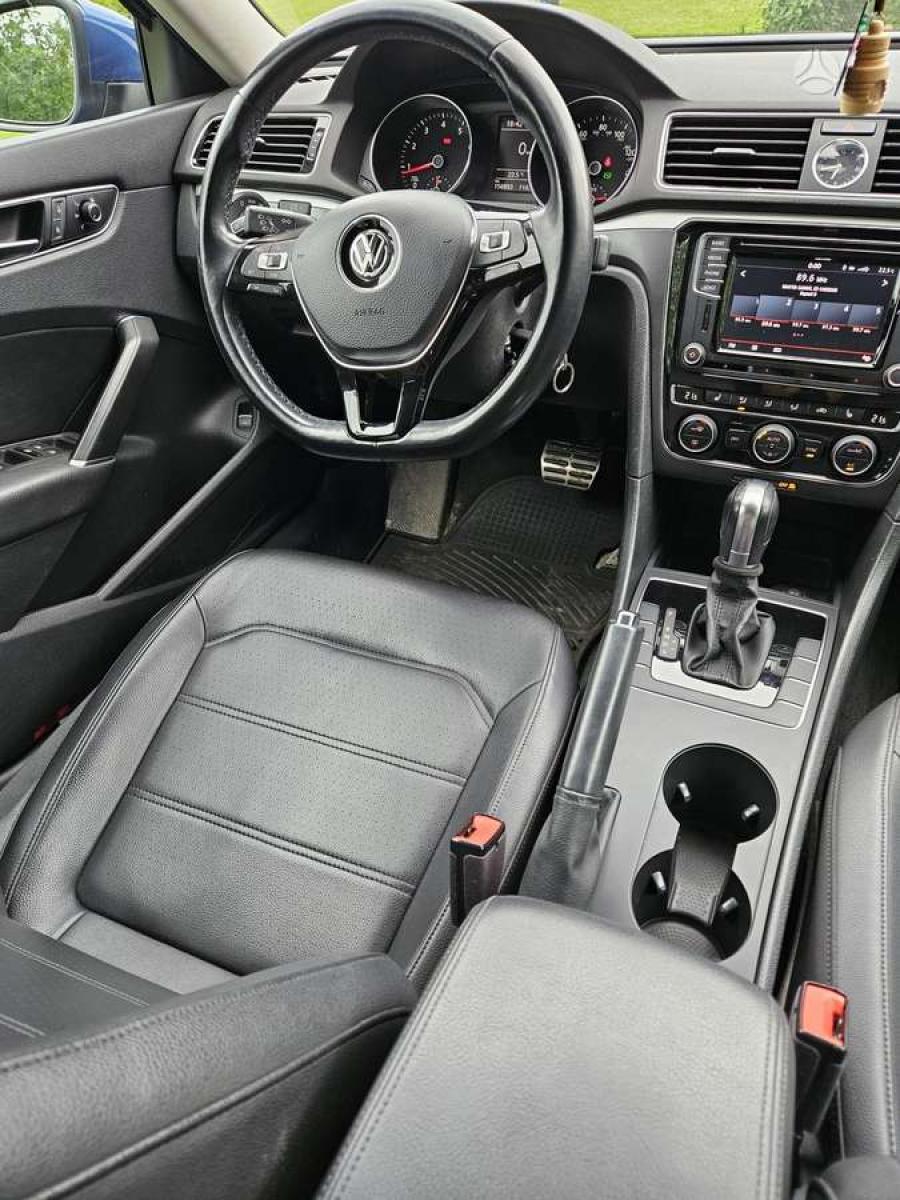 Blue Volkswagen Passat 2017 in Vilnius, with an engine capacity of 1.80 L and mileage of 151 thousand km for 10200 €, photo 24 on AUTOMOTO.COM.LV