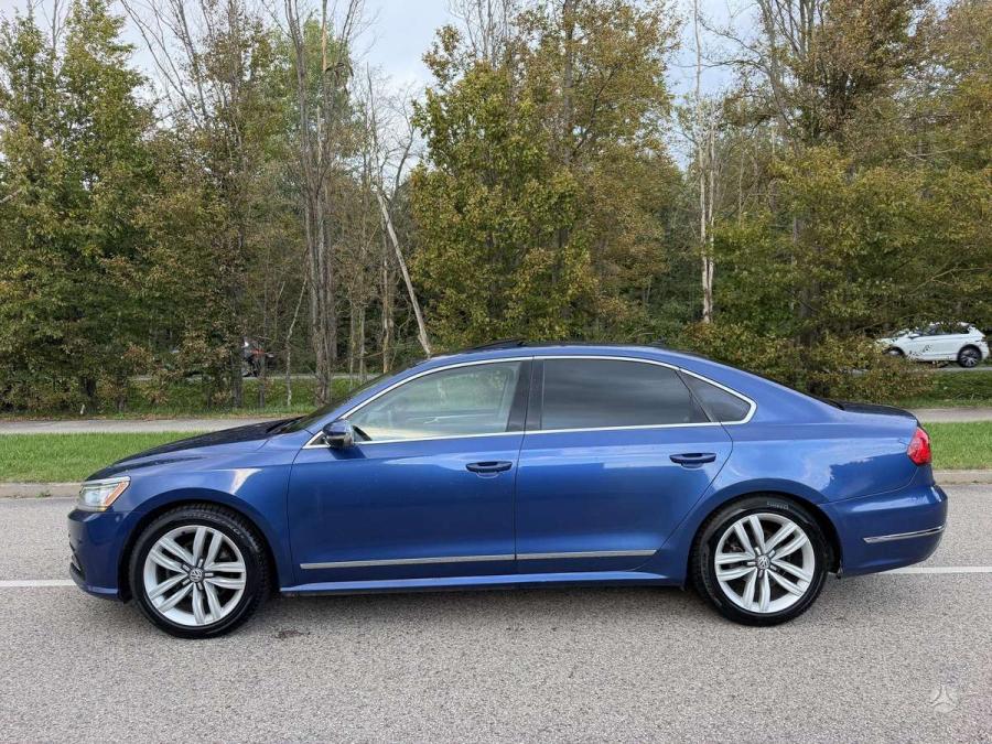 Blue Volkswagen Passat 2017 in Kaunas, with an engine capacity of 1.80 L and mileage of 292 thousand km for 6950 €, photo 10 on AUTOMOTO.COM.LV