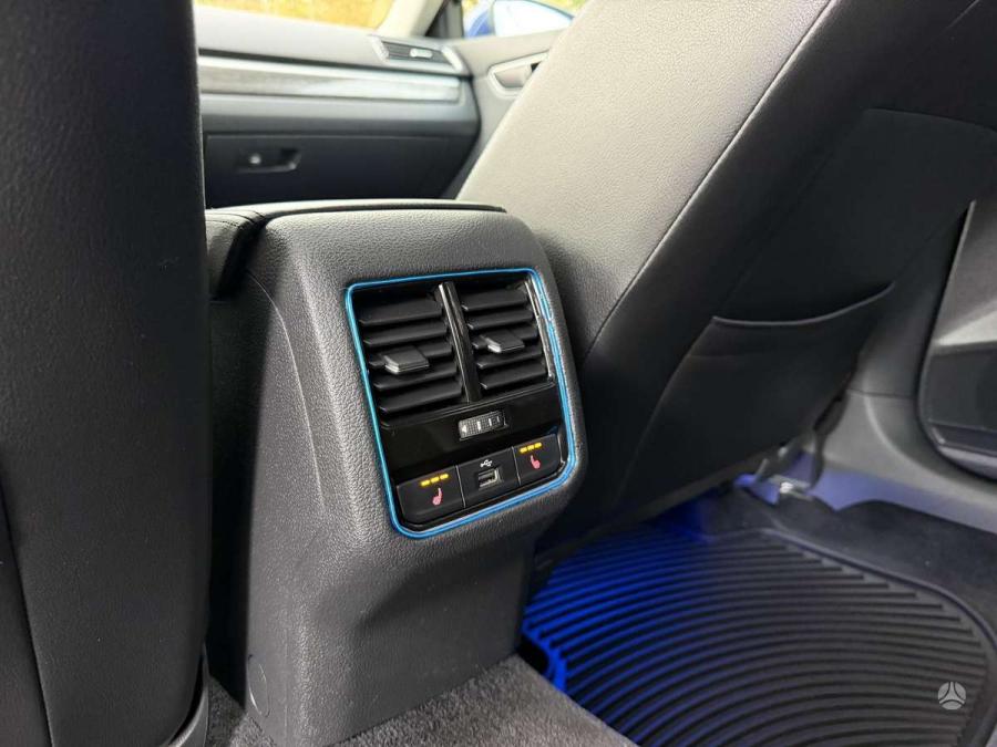 Blue Volkswagen Passat 2017 in Kaunas, with an engine capacity of 1.80 L and mileage of 292 thousand km for 6950 €, photo 13 on AUTOMOTO.COM.LV