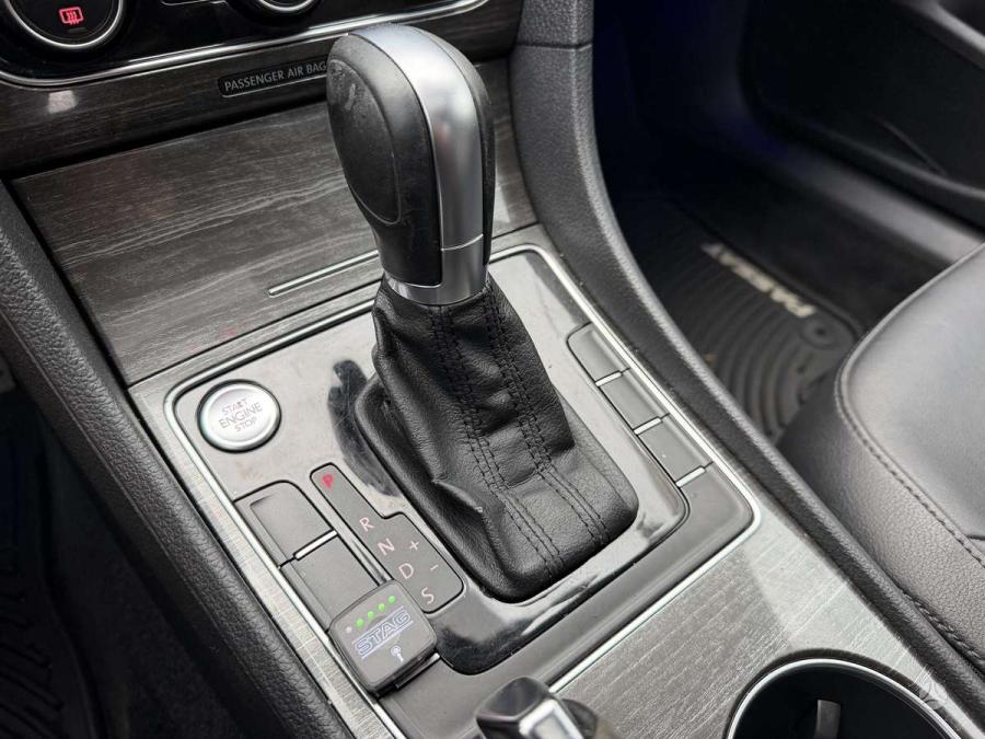 Blue Volkswagen Passat 2017 in Kaunas, with an engine capacity of 1.80 L and mileage of 292 thousand km for 6950 €, photo 15 on AUTOMOTO.COM.LV