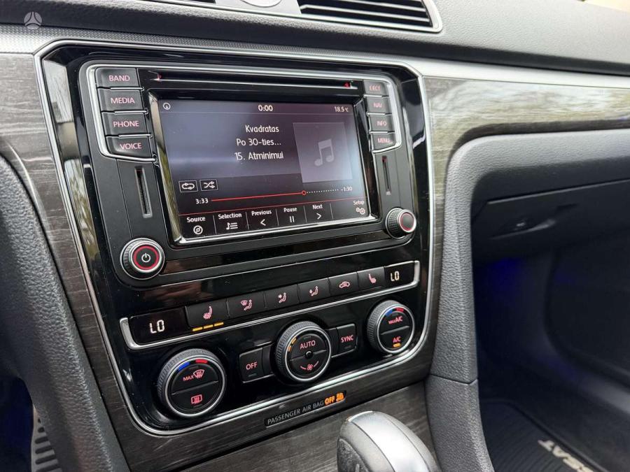 Blue Volkswagen Passat 2017 in Kaunas, with an engine capacity of 1.80 L and mileage of 292 thousand km for 6950 €, photo 16 on AUTOMOTO.COM.LV