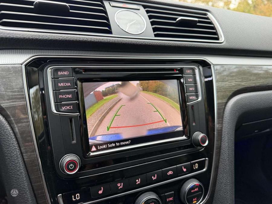 Blue Volkswagen Passat 2017 in Kaunas, with an engine capacity of 1.80 L and mileage of 292 thousand km for 6950 €, photo 17 on AUTOMOTO.COM.LV