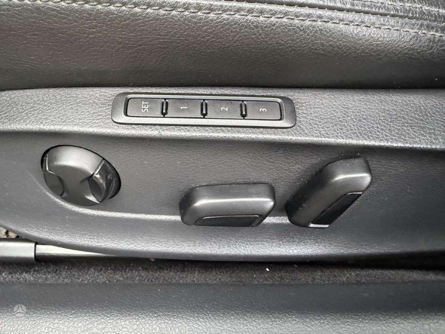 Blue Volkswagen Passat 2017 in Kaunas, with an engine capacity of 1.80 L and mileage of 292 thousand km for 6950 €, photo 20 on AUTOMOTO.COM.LV