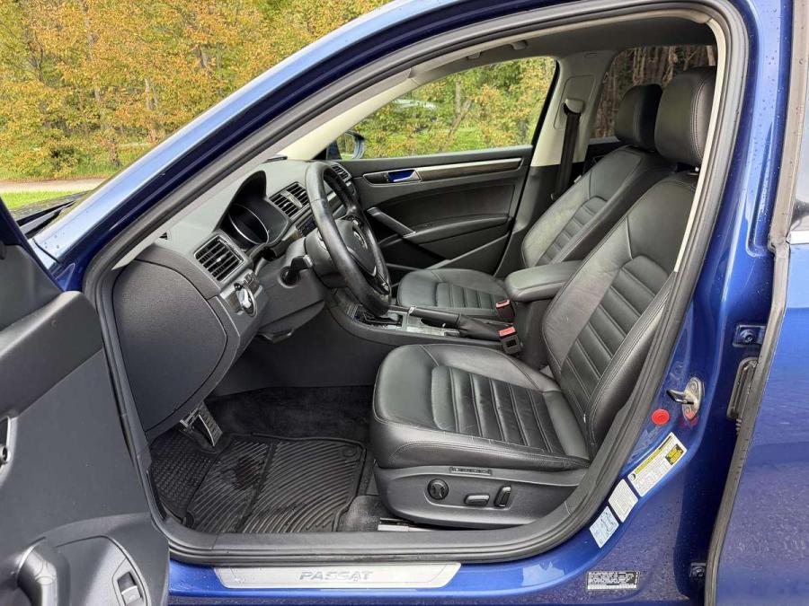 Blue Volkswagen Passat 2017 in Kaunas, with an engine capacity of 1.80 L and mileage of 292 thousand km for 6950 €, photo 21 on AUTOMOTO.COM.LV