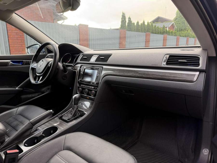 Blue Volkswagen Passat 2017 in Kaunas, with an engine capacity of 1.80 L and mileage of 292 thousand km for 6950 €, photo 25 on AUTOMOTO.COM.LV