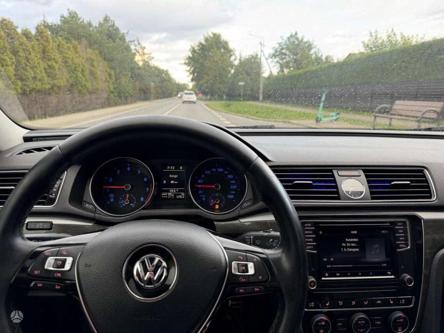 Blue Volkswagen Passat 2017 in Kaunas, with an engine capacity of 1.80 L and mileage of 292 thousand km for 6950 €, photo 29 on AUTOMOTO.COM.LV