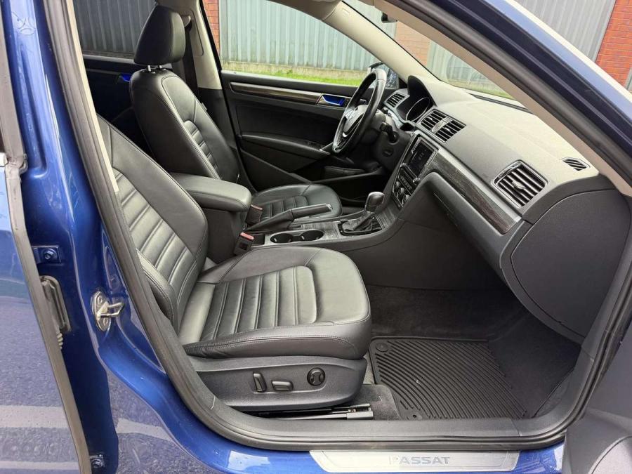 Blue Volkswagen Passat 2017 in Kaunas, with an engine capacity of 1.80 L and mileage of 292 thousand km for 6650 €, photo 24 on AUTOMOTO.COM.LV