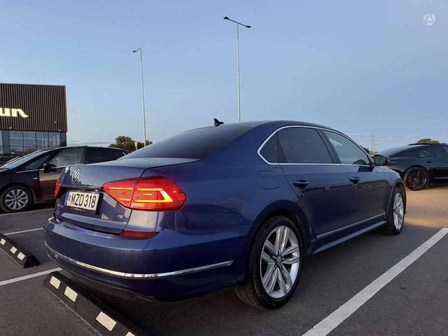 Blue Volkswagen Passat 2017 in Kaunas, with an engine capacity of 1.80 L and mileage of 292 thousand km for 6650 €, photo 32 on AUTOMOTO.COM.LV