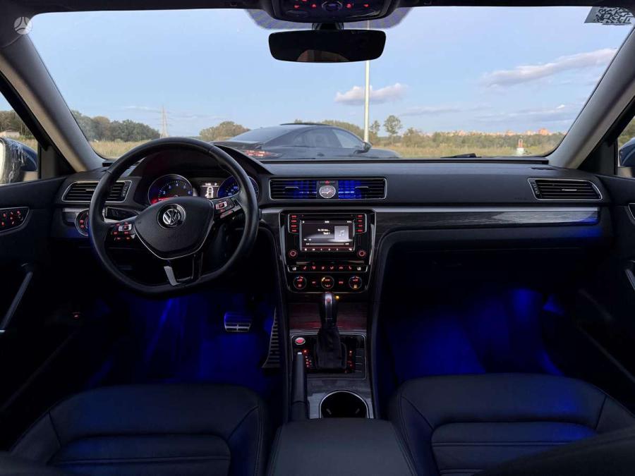 Blue Volkswagen Passat 2017 in Kaunas, with an engine capacity of 1.80 L and mileage of 292 thousand km for 6650 €, photo 34 on AUTOMOTO.COM.LV