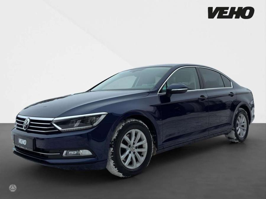 Blue Volkswagen Passat 2018 in Vilnius, with an engine capacity of 1.40 L and mileage of 101 thousand km for 13900 €, photo 1 on AUTOMOTO.COM.LV