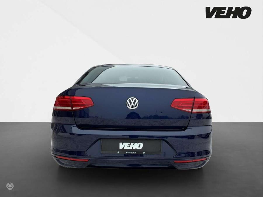 Blue Volkswagen Passat 2018 in Vilnius, with an engine capacity of 1.40 L and mileage of 101 thousand km for 13900 €, photo 4 on AUTOMOTO.COM.LV