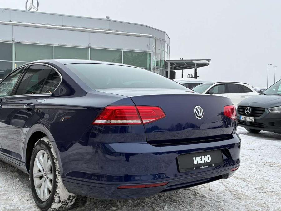 Blue Volkswagen Passat 2018 in Vilnius, with an engine capacity of 1.40 L and mileage of 101 thousand km for 13900 €, photo 10 on AUTOMOTO.COM.LV