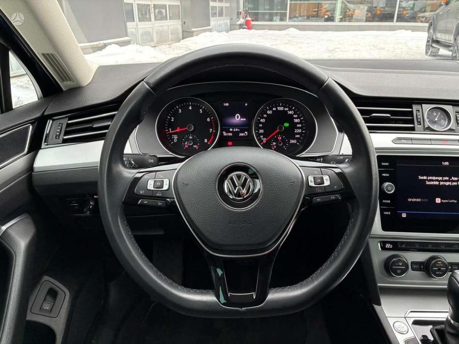 Blue Volkswagen Passat 2018 in Vilnius, with an engine capacity of 1.40 L and mileage of 101 thousand km for 13900 €, photo 17 on AUTOMOTO.COM.LV