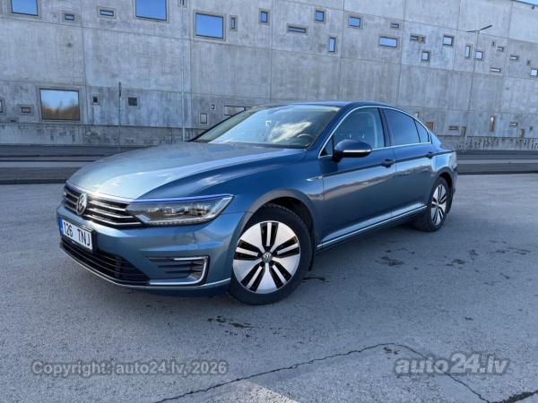 Blue Volkswagen Passat 2018 in Tallinn, with an engine capacity of 1.40 L and mileage of 127 thousand km for 17900 €, photo 1 on AUTOMOTO.COM.LV