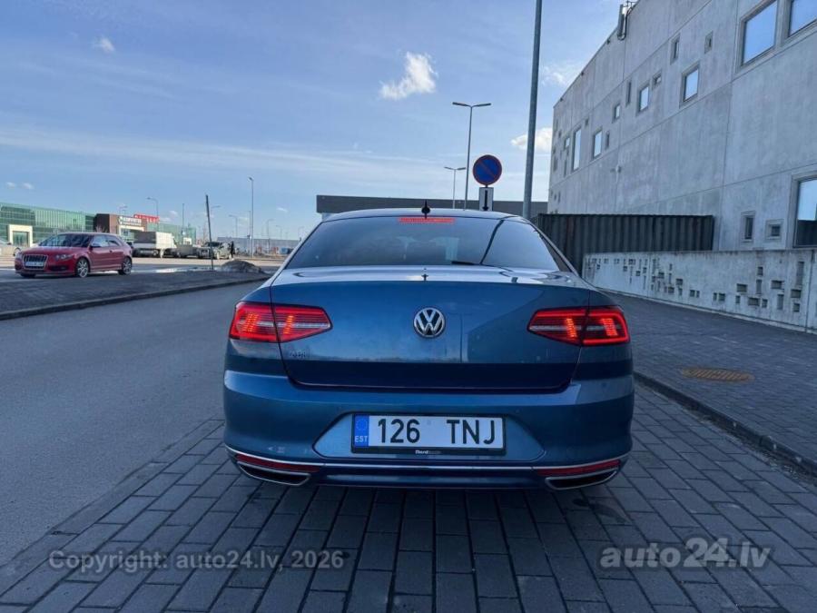 Blue Volkswagen Passat 2018 in Tallinn, with an engine capacity of 1.40 L and mileage of 127 thousand km for 17900 €, photo 3 on AUTOMOTO.COM.LV