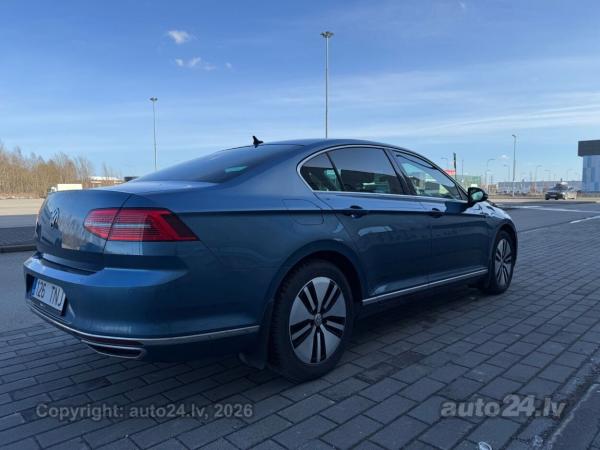 Blue Volkswagen Passat 2018 in Tallinn, with an engine capacity of 1.40 L and mileage of 127 thousand km for 17900 €, photo 4 on AUTOMOTO.COM.LV