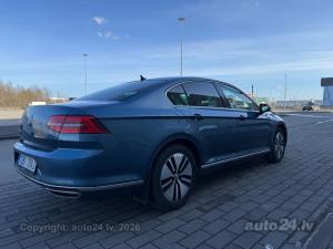 Blue Volkswagen Passat 2018 in Tallinn, with an engine capacity of 1.40 L and mileage of 127 thousand km for 17900 €, photo 4 on AUTOMOTO.COM.LV