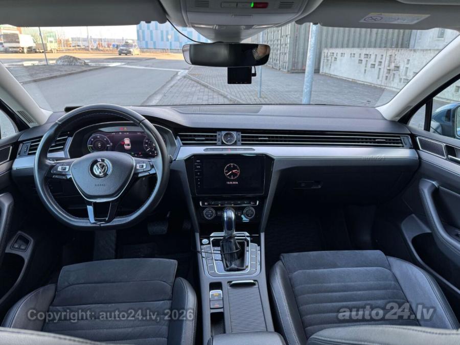 Blue Volkswagen Passat 2018 in Tallinn, with an engine capacity of 1.40 L and mileage of 127 thousand km for 17900 €, photo 7 on AUTOMOTO.COM.LV
