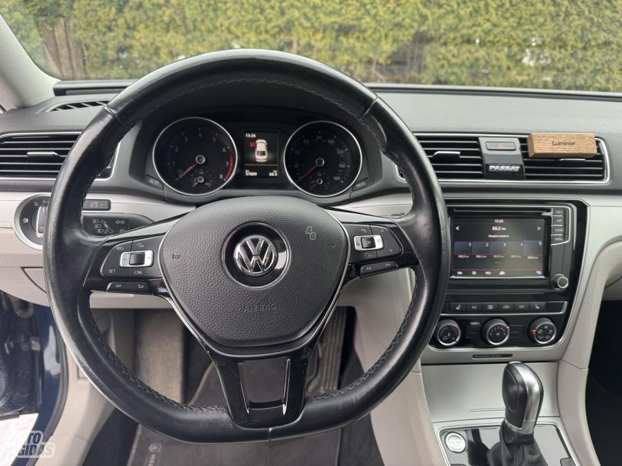 Blue Volkswagen Passat 2019 in Siauliai, with an engine capacity of 2.00 L and mileage of 58 thousand km for 11500 €, photo 7 on AUTOMOTO.COM.LV