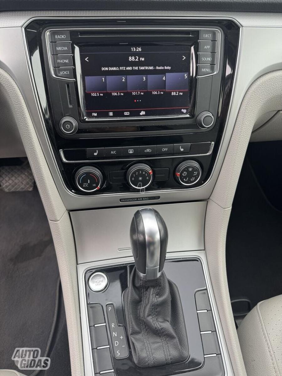 Blue Volkswagen Passat 2019 in Siauliai, with an engine capacity of 2.00 L and mileage of 58 thousand km for 11500 €, photo 8 on AUTOMOTO.COM.LV