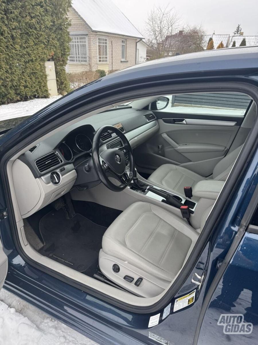 Blue Volkswagen Passat 2019 in Siauliai, with an engine capacity of 2.00 L and mileage of 58 thousand km for 11500 €, photo 16 on AUTOMOTO.COM.LV