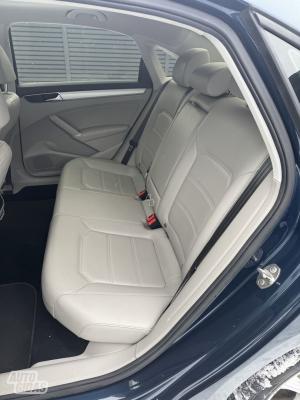 Blue Volkswagen Passat 2019 in Siauliai, with an engine capacity of 2.00 L and mileage of 58 thousand km for 11500 €, photo 17 on AUTOMOTO.COM.LV