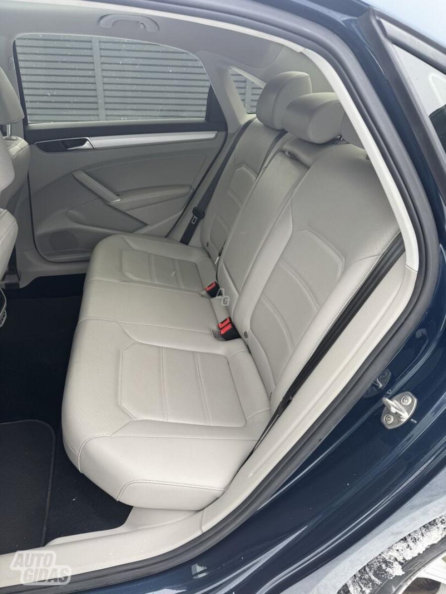 Blue Volkswagen Passat 2019 in Siauliai, with an engine capacity of 2.00 L and mileage of 58 thousand km for 11500 €, photo 17 on AUTOMOTO.COM.LV