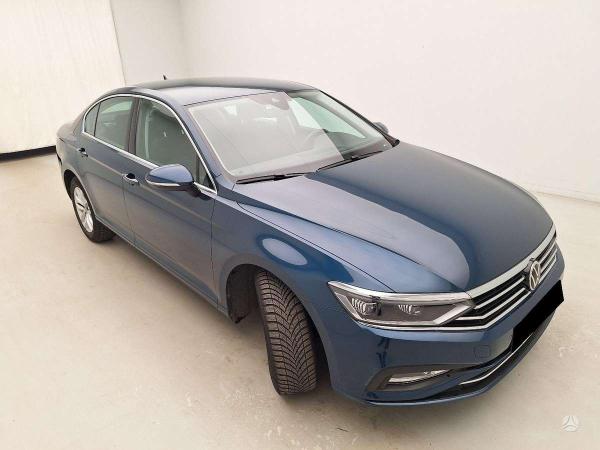 Blue Volkswagen Passat 2021 in Vilnius, with an engine capacity of 1.50 L and mileage of 97 thousand km for 18634 €, photo 3 on AUTOMOTO.COM.LV