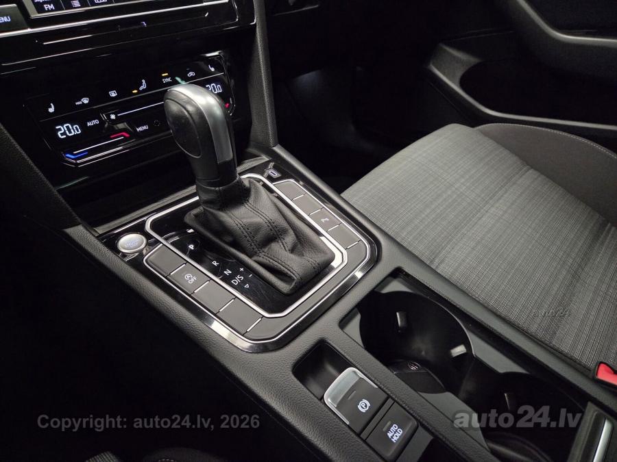 Zils Volkswagen Passat 2021 Tallina, ar dzinēja tilpumu 1.50 L un nobraukumu 207 tūkst. km par 15900 €, foto 12 vietnē AUTOMOTO.COM.LV