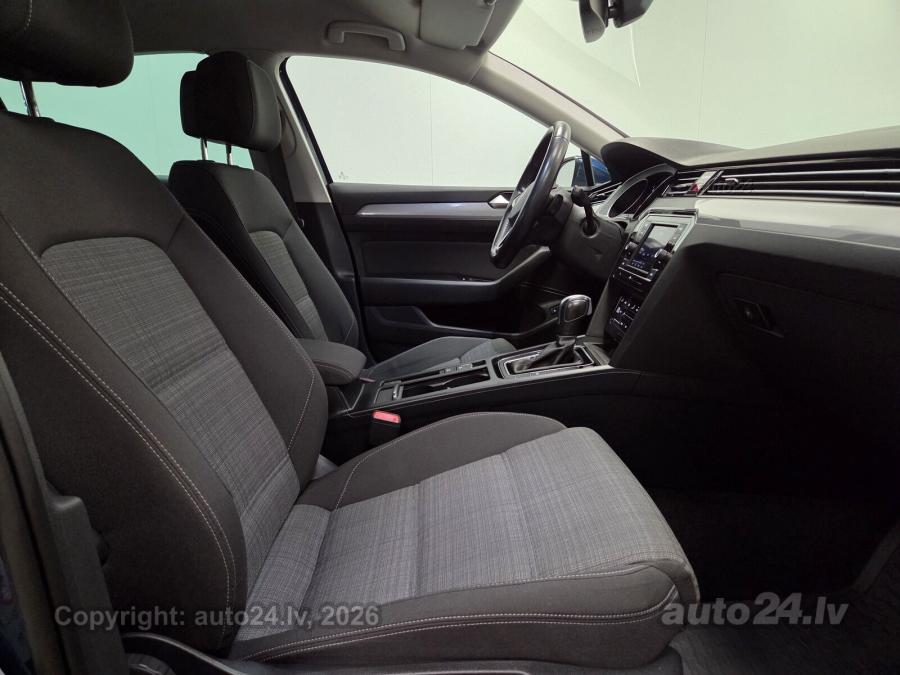 Zils Volkswagen Passat 2021 Tallina, ar dzinēja tilpumu 1.50 L un nobraukumu 207 tūkst. km par 15900 €, foto 16 vietnē AUTOMOTO.COM.LV