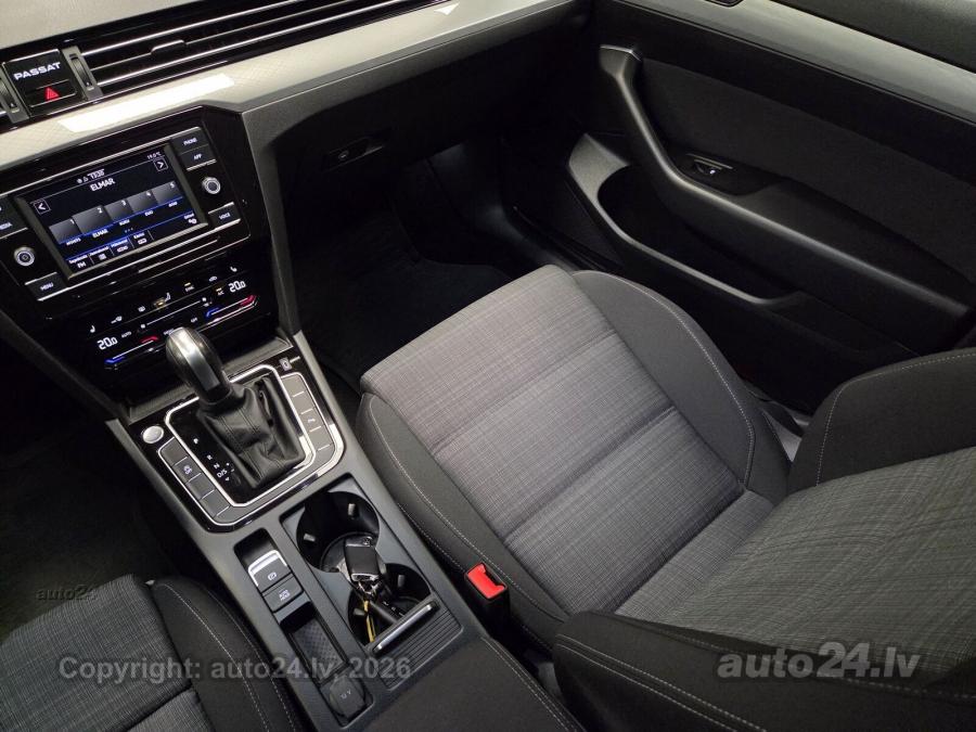 Zils Volkswagen Passat 2021 Tallina, ar dzinēja tilpumu 1.50 L un nobraukumu 207 tūkst. km par 15900 €, foto 17 vietnē AUTOMOTO.COM.LV