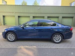 Blue Volkswagen Passat 2021 in Vilnius, with an engine capacity of 1.50 L and mileage of 66 thousand km for 19000 €, photo 4 on AUTOMOTO.COM.LV