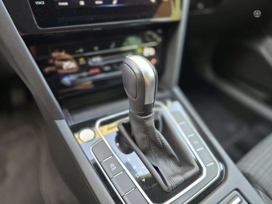 Blue Volkswagen Passat 2021 in Vilnius, with an engine capacity of 1.50 L and mileage of 66 thousand km for 19000 €, photo 12 on AUTOMOTO.COM.LV