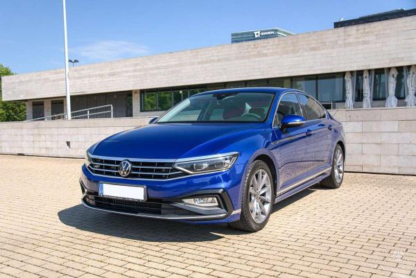 Blue Volkswagen Passat 2021 in Vilnius, with an engine capacity of 1.50 L and mileage of 115 thousand km for 19000 €, photo 2 on AUTOMOTO.COM.LV