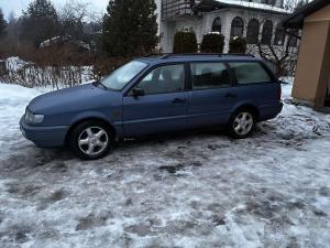 Blue Volkswagen Passat 1994 in Vilnius, with an engine capacity of 1.78 L and mileage of 300 thousand km for 700 €, photo  on AUTOMOTO.COM.LV