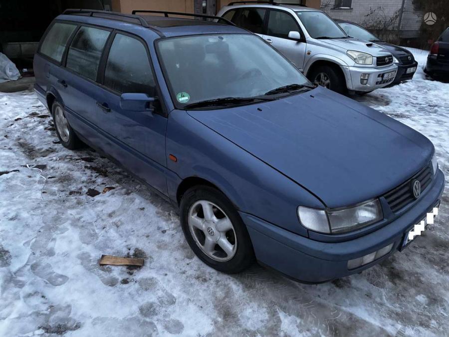 Blue Volkswagen Passat 1994 in Vilnius, with an engine capacity of 1.78 L and mileage of 300 thousand km for 700 €, photo 5 on AUTOMOTO.COM.LV