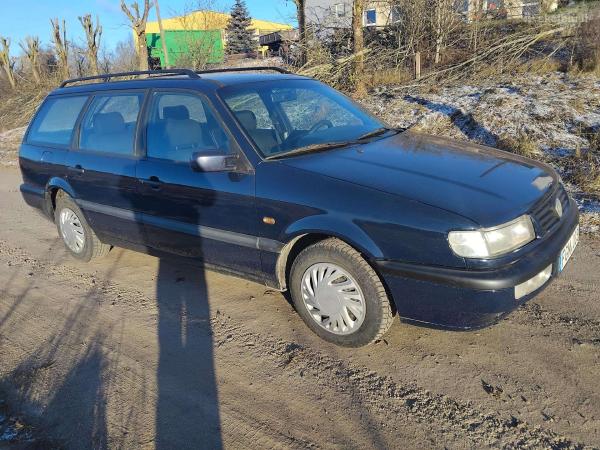 Zils Volkswagen Passat 1995 Švenčionys, ar dzinēja tilpumu 1.90 L un nobraukumu 370 tūkst. km par 1150 €, foto 5 vietnē AUTOMOTO.COM.LV