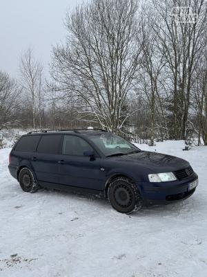 Blue Volkswagen Passat 1998 in Vilnius, with an engine capacity of 1.90 L and mileage of 350 thousand km for 1699 €, photo 3 on AUTOMOTO.COM.LV
