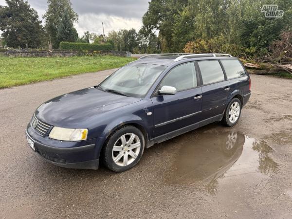 Zils Volkswagen Passat 1998 Pakruojis, ar dzinēja tilpumu 1.90 L un nobraukumu 415 tūkst. km par 680 €, foto 1 vietnē AUTOMOTO.COM.LV