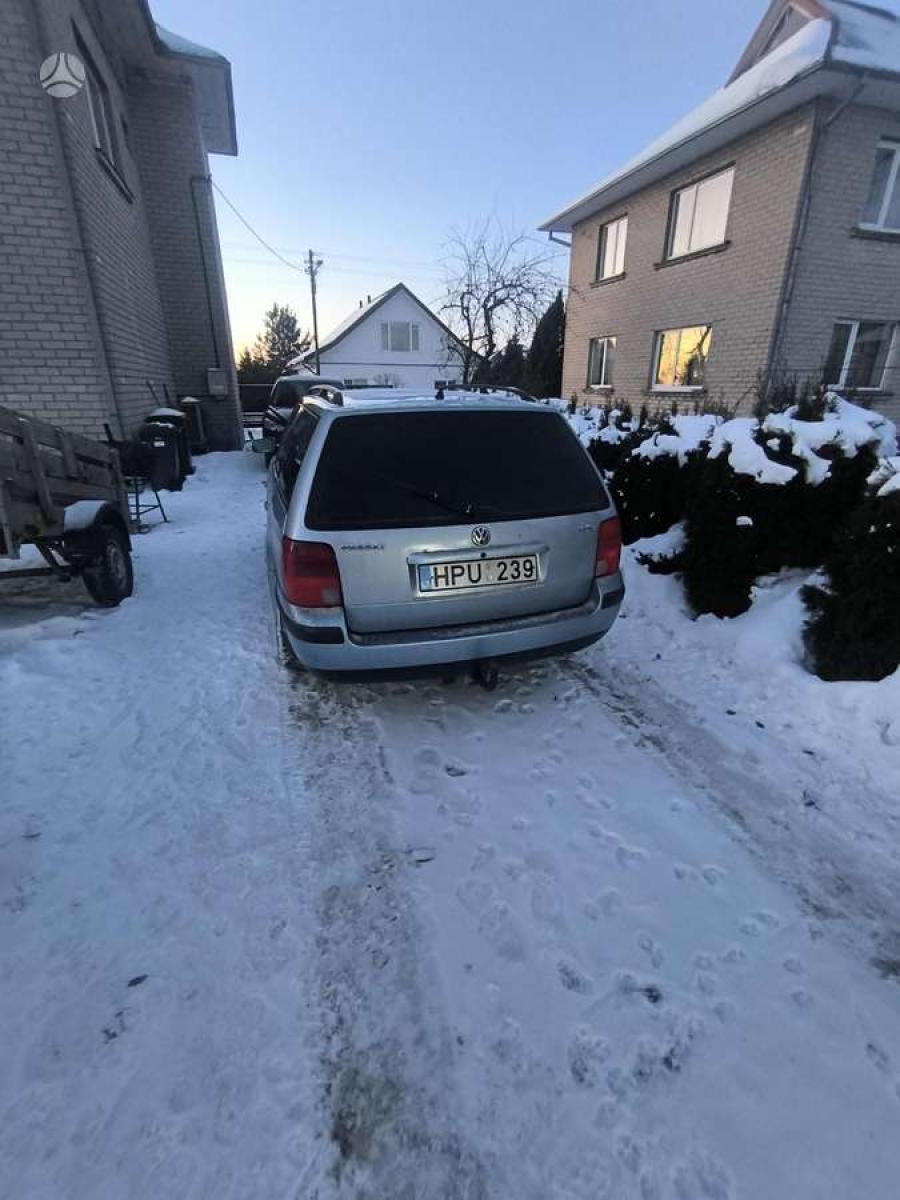 Blue Volkswagen Passat 2000 in Taurage, with an engine capacity of 1.90 L and mileage of 383 thousand km for 1100 €, photo 3 on AUTOMOTO.COM.LV