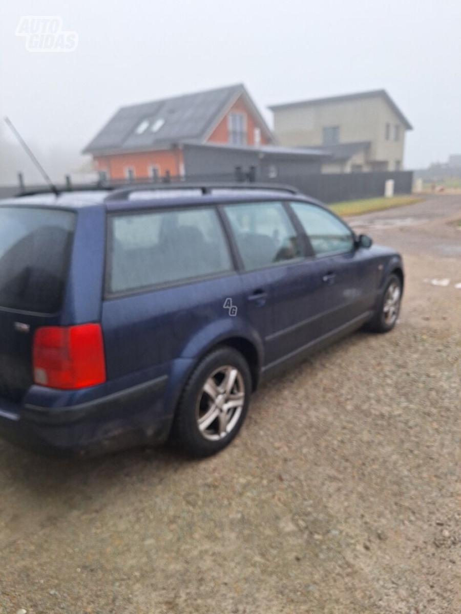 Zils Volkswagen Passat 2000 Panevēža, ar dzinēja tilpumu 1.90 L un nobraukumu 347 tūkst. km par 1200 €, foto 3 vietnē AUTOMOTO.COM.LV
