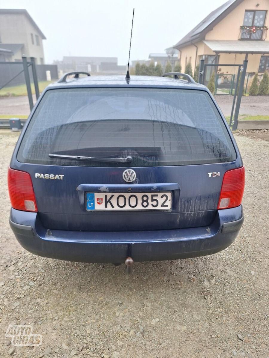 Zils Volkswagen Passat 2000 Panevēža, ar dzinēja tilpumu 1.90 L un nobraukumu 347 tūkst. km par 1200 €, foto 4 vietnē AUTOMOTO.COM.LV
