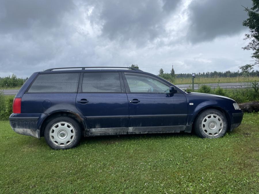 Zils Volkswagen Passat 2000 Rapla, ar dzinēja tilpumu 1.90 L un nobraukumu 450 tūkst. km par 500 €, foto 3 vietnē AUTOMOTO.COM.LV