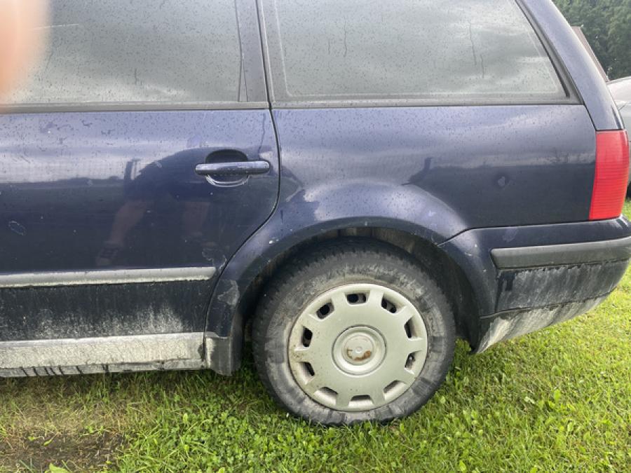 Zils Volkswagen Passat 2000 Rapla, ar dzinēja tilpumu 1.90 L un nobraukumu 450 tūkst. km par 500 €, foto 6 vietnē AUTOMOTO.COM.LV
