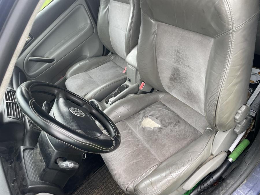 Zils Volkswagen Passat 2000 Rapla, ar dzinēja tilpumu 1.90 L un nobraukumu 450 tūkst. km par 500 €, foto 22 vietnē AUTOMOTO.COM.LV