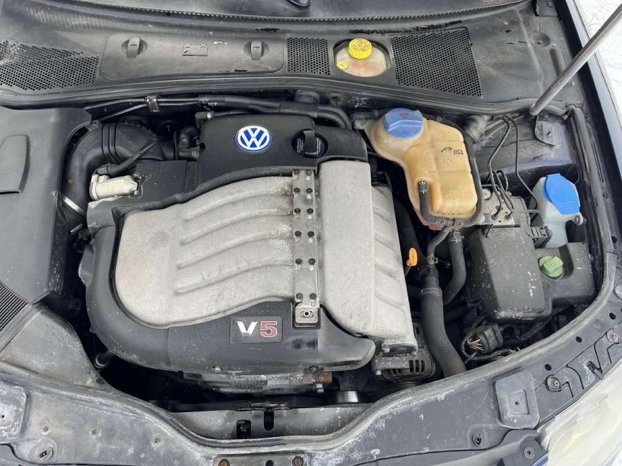 Blue Volkswagen Passat 2001 in Klaipeda, with an engine capacity of 2.32 L and mileage of 287 thousand km for 3500 €, photo 23 on AUTOMOTO.COM.LV